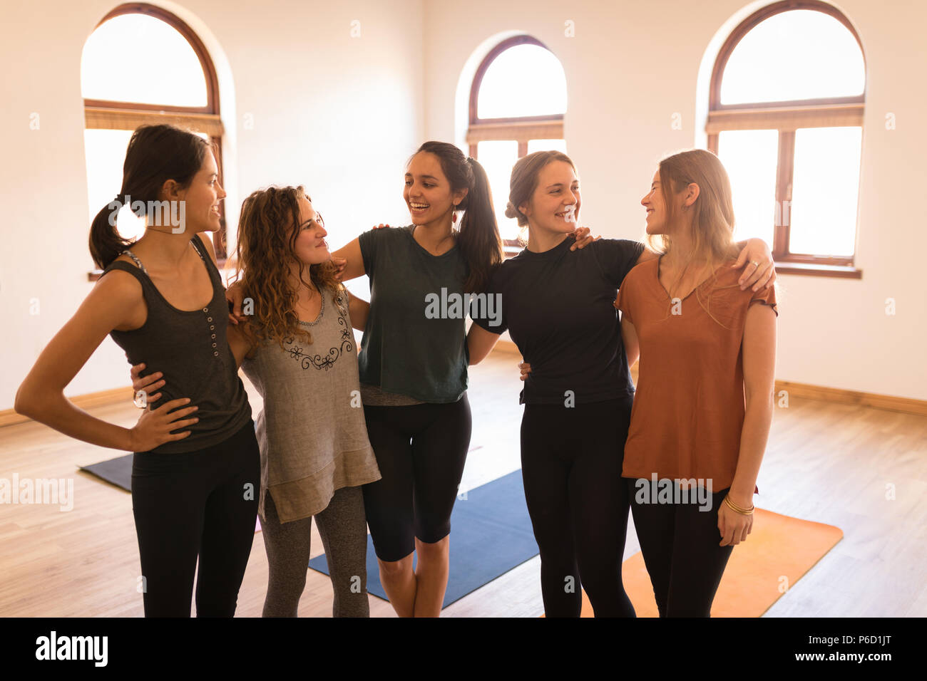 Women standing together hi-res stock photography and images - Alamy