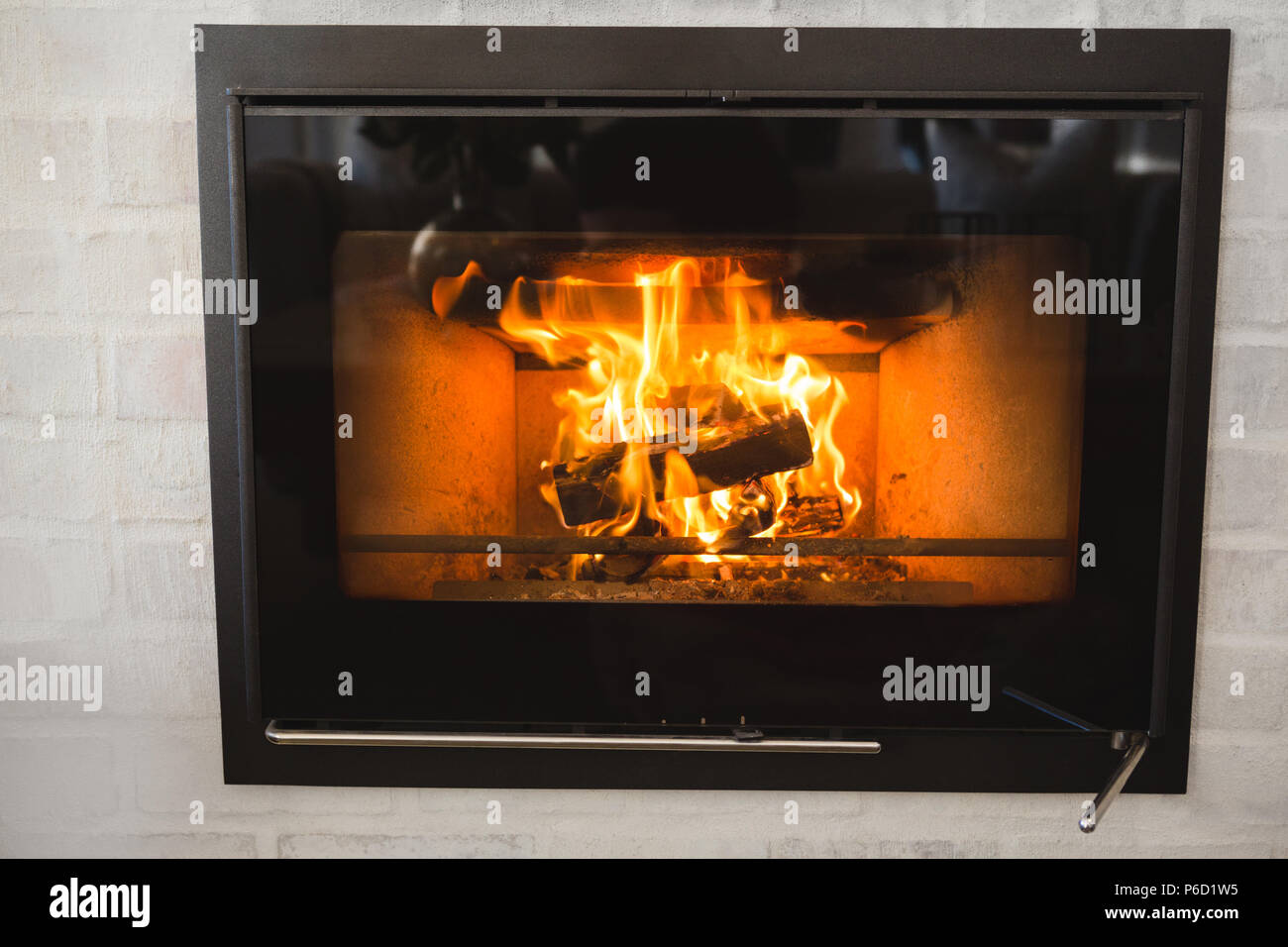 Real fire home hi-res stock photography and images - Alamy