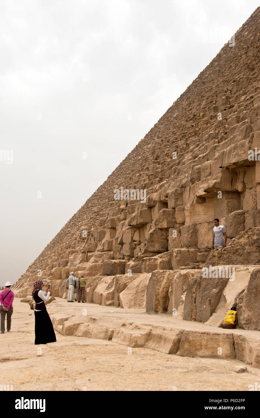 Egyptian tourists pose for photos at the Great Pyramid of Giza (Pyramid ...