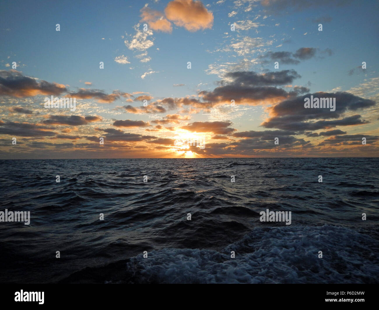 Ocean sunset wave hi-res stock photography and images - Alamy