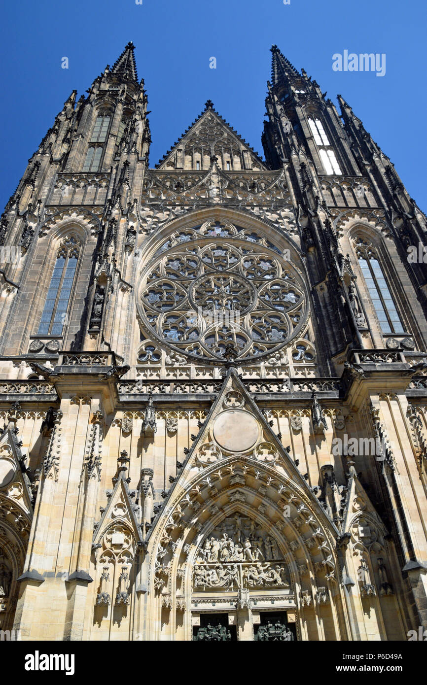 Prague cathedral hi-res stock photography and images - Alamy