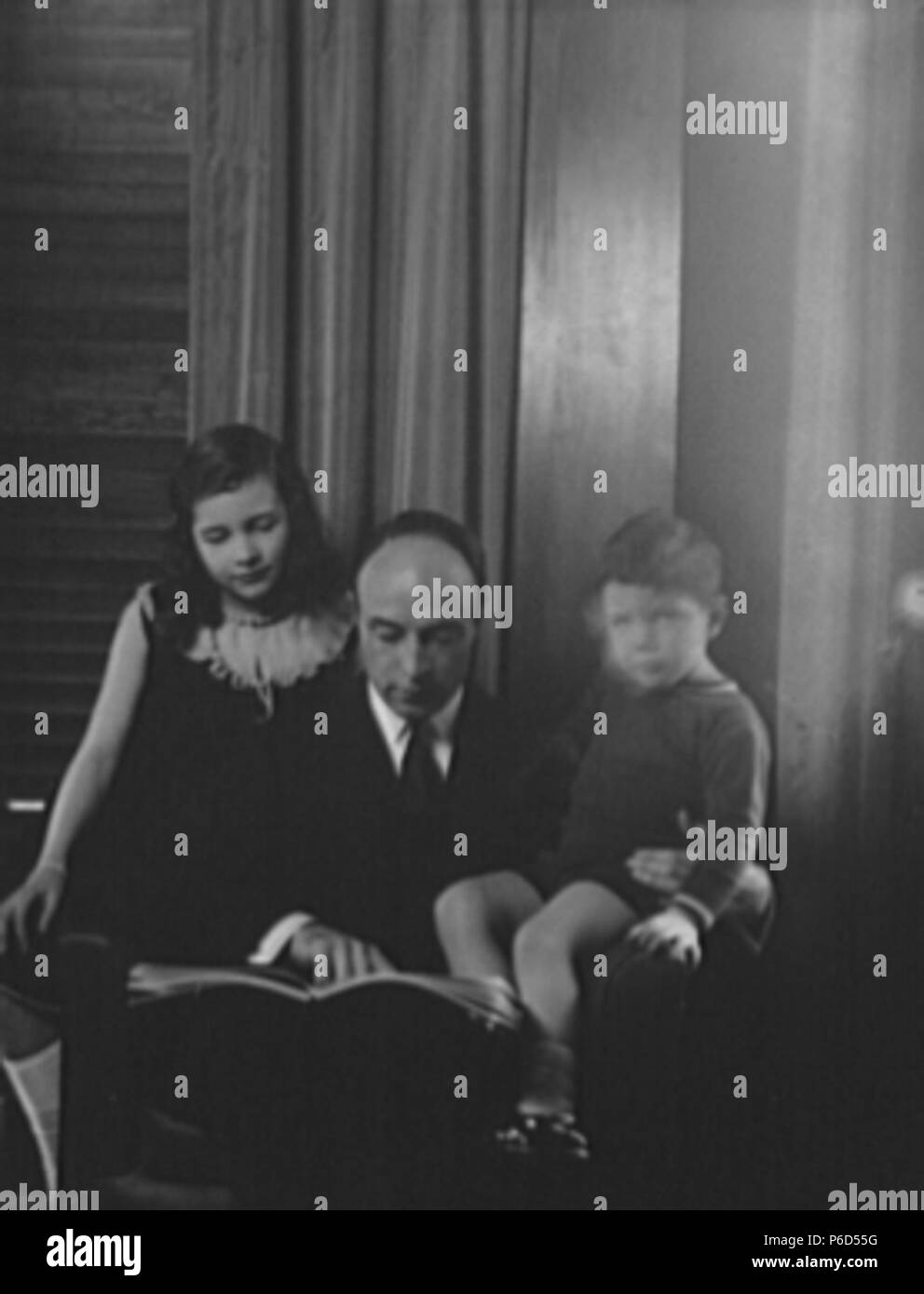 English: Lovett, Robert, Mr., and children, portrait photograph. 31 ...