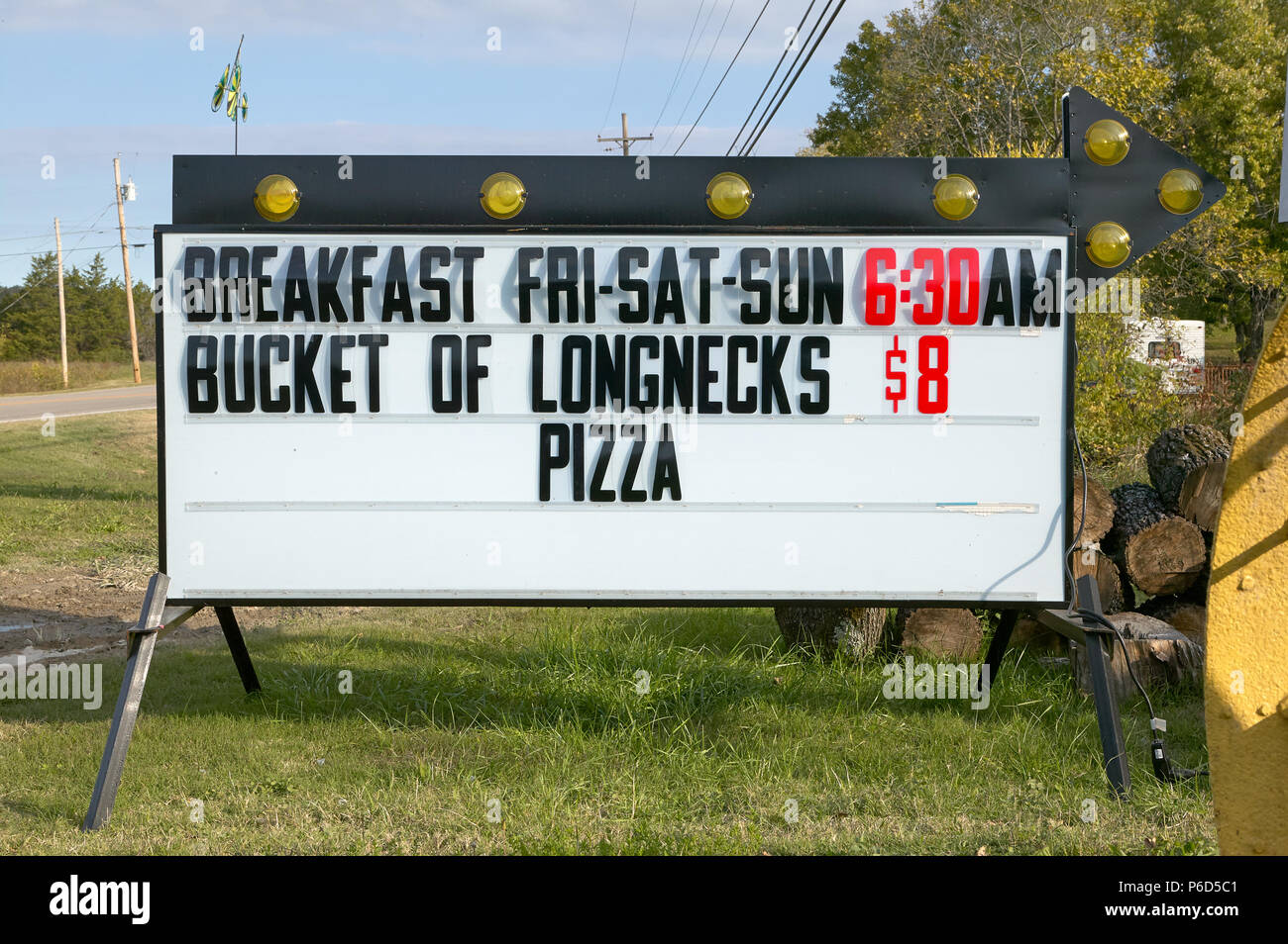 Restaurant sign advertising breakfast, longnecks and pizza outdoors on ...