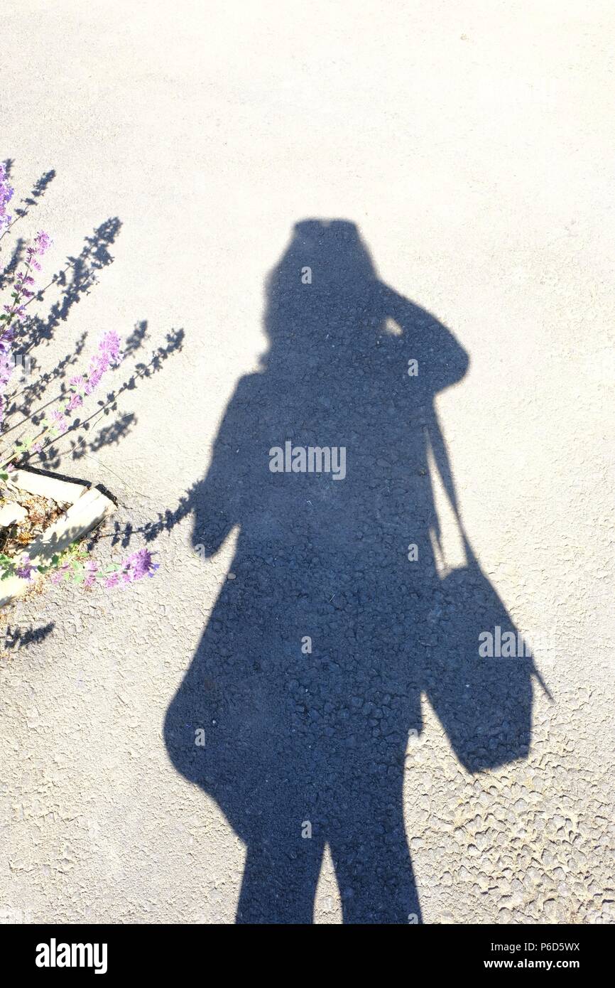 Shadow selfie hi-res stock photography and images - Alamy