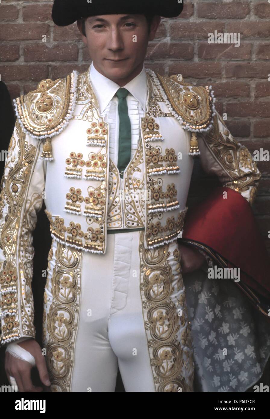 PACO ALCALDE. MATADOR DE TOROS ESPAÑOL. EL ALAMILLO 1951 Stock Photo ...