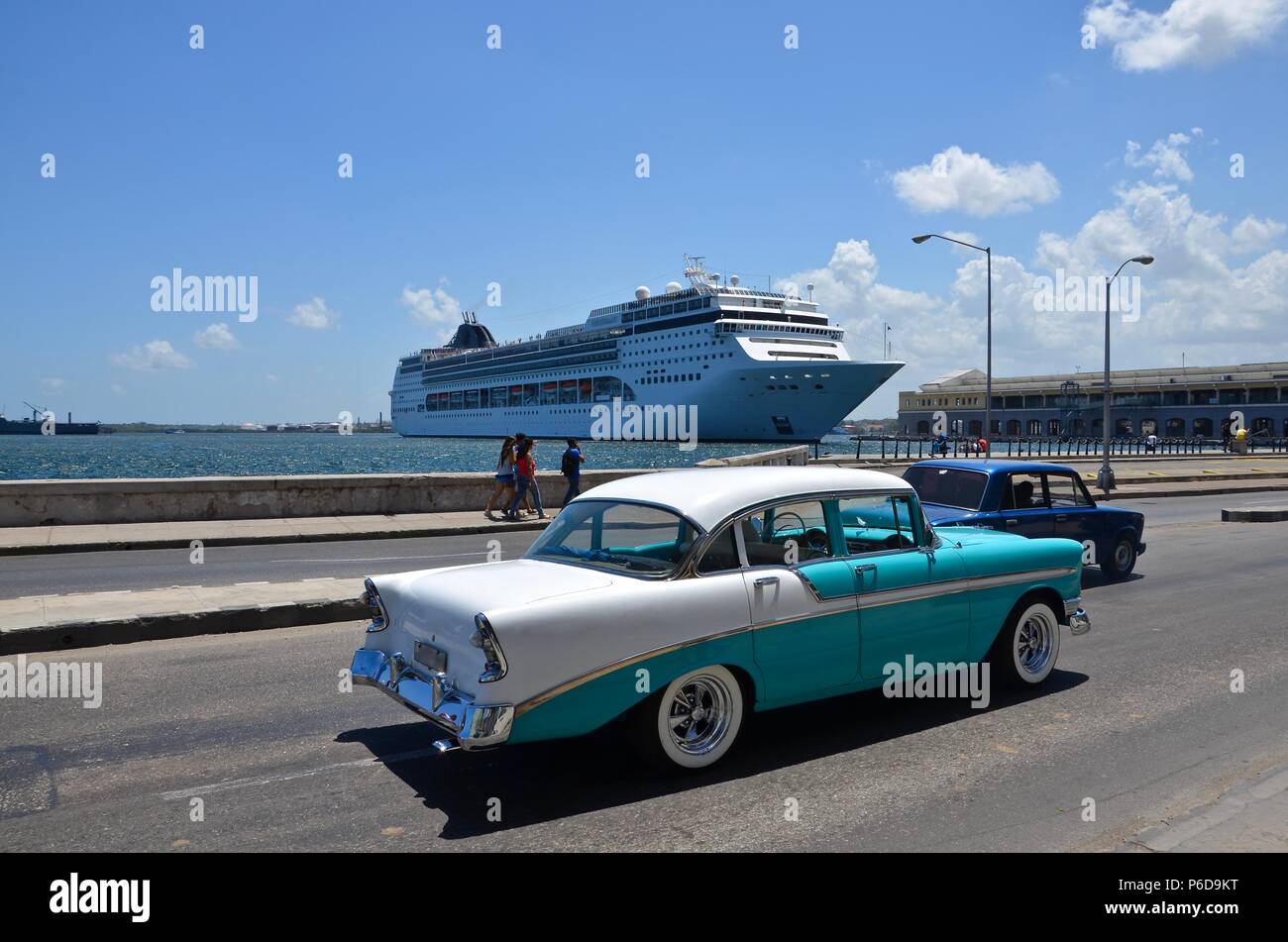 Cars of tourism hi-res stock photography and images - Alamy