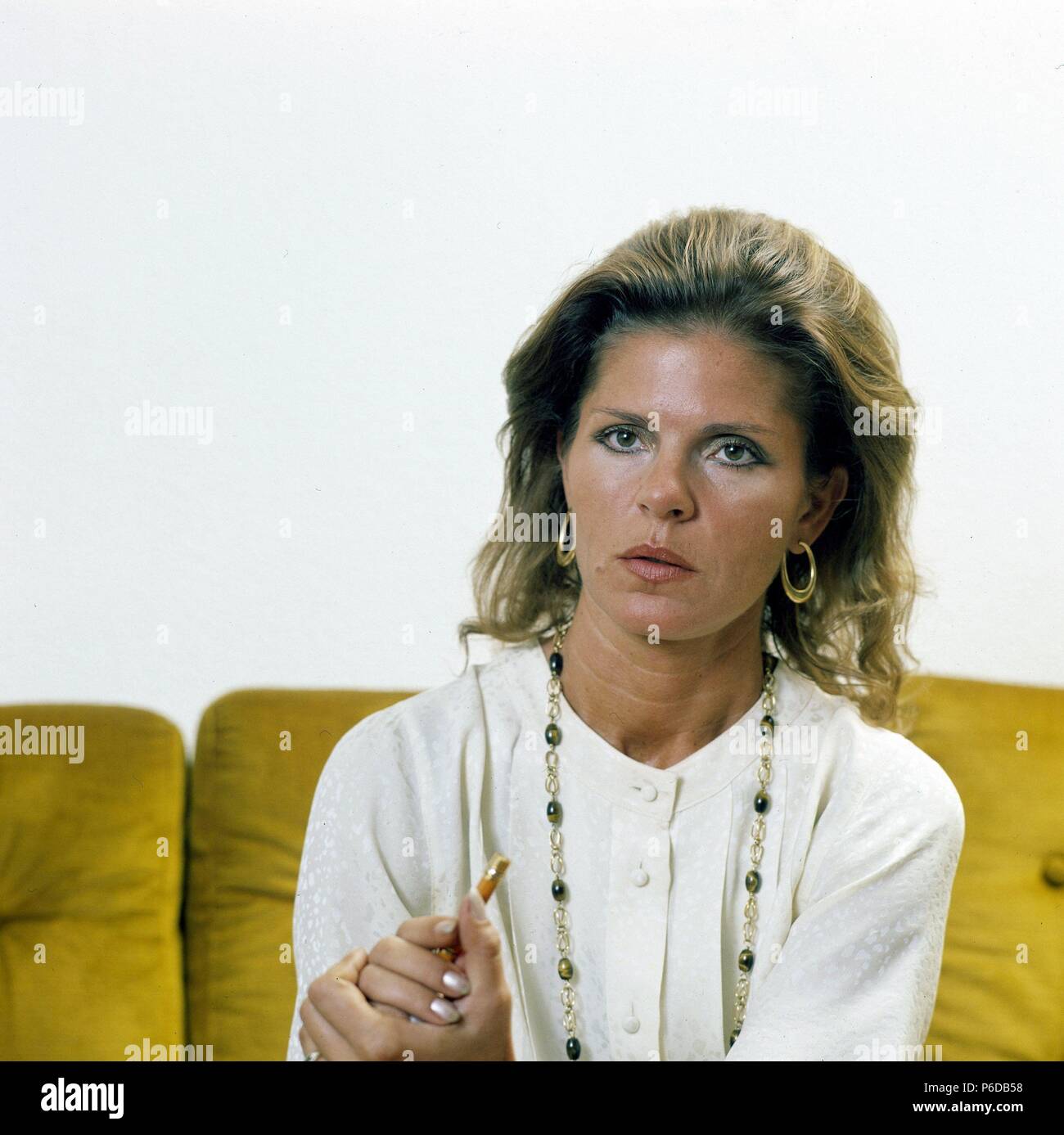 REINA , MARIA MANUELA. ESCRITORA ESPAÑOLA. FOTOGRAFIA AÑO 1989 Stock ...