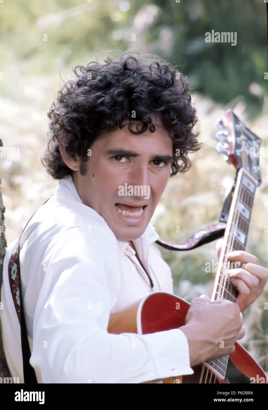 MIGUEL RIOS. CANTANTE ESPAÑOL. GRANADA 1944 Stock Photo - Alamy MIGUEL RIOS. CANTANTE ESPAÑOL. GRANADA 1944 Stock Photo - Alamy