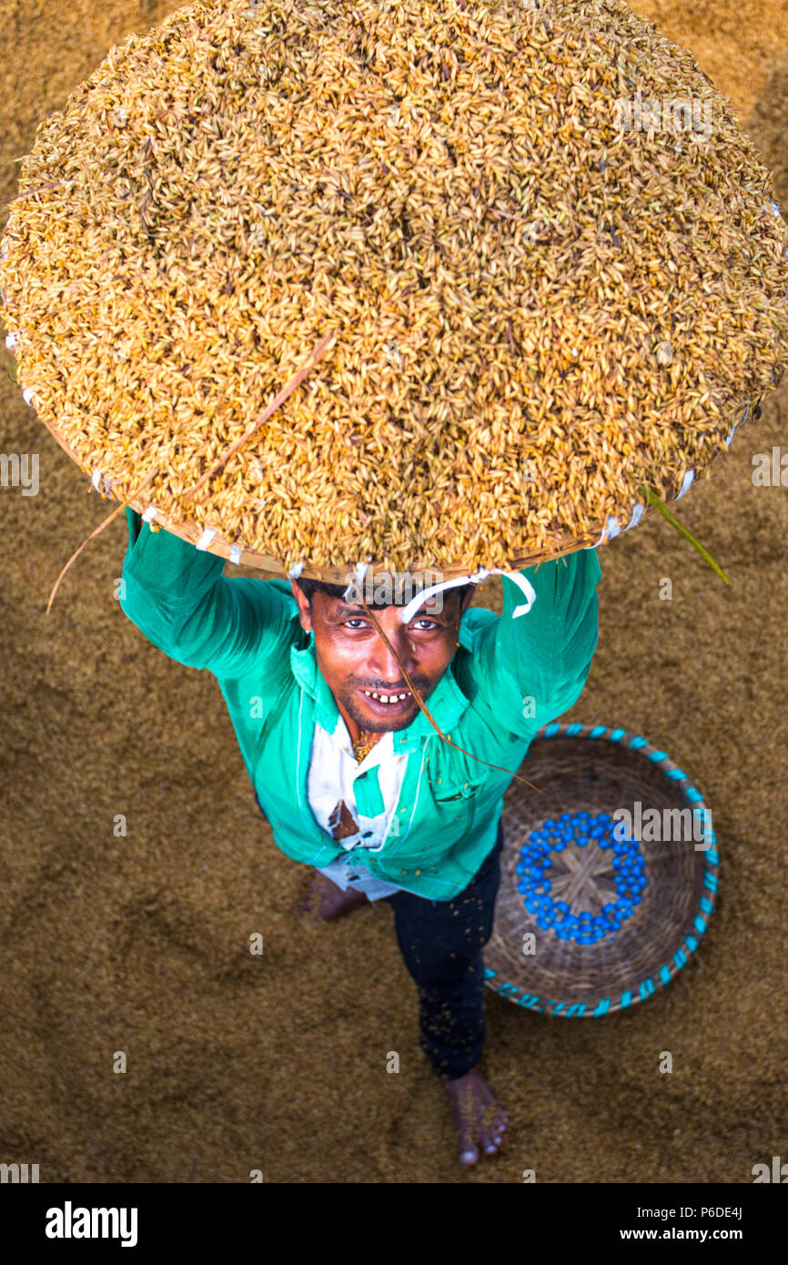 Indian kids playing basket ball hi-res stock photography and images - Alamy
