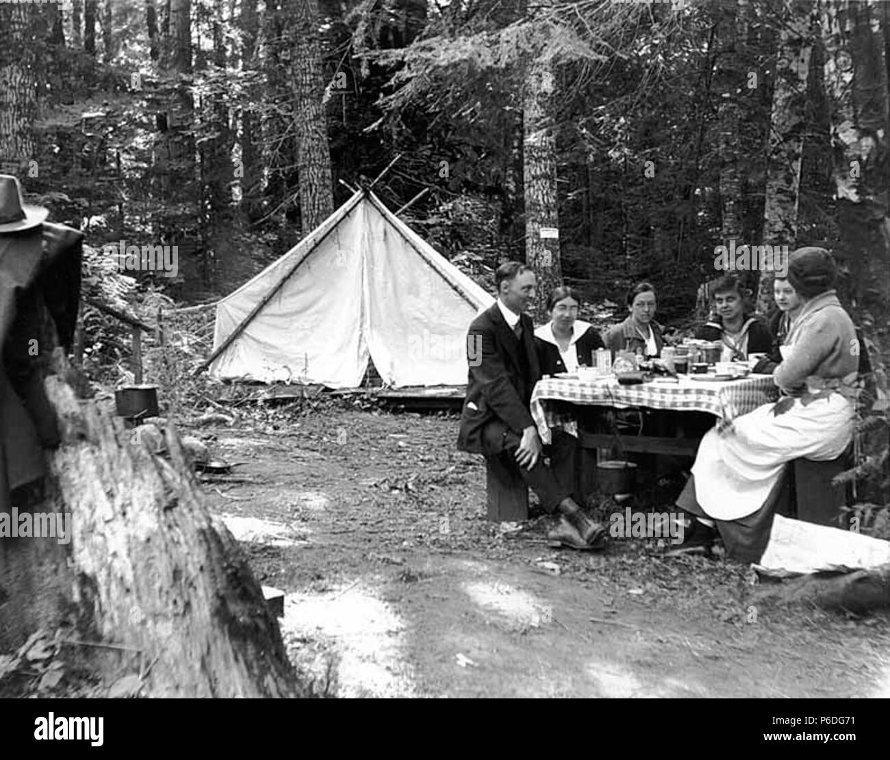 Group people cooking Black and White Stock Photos & Images - Alamy