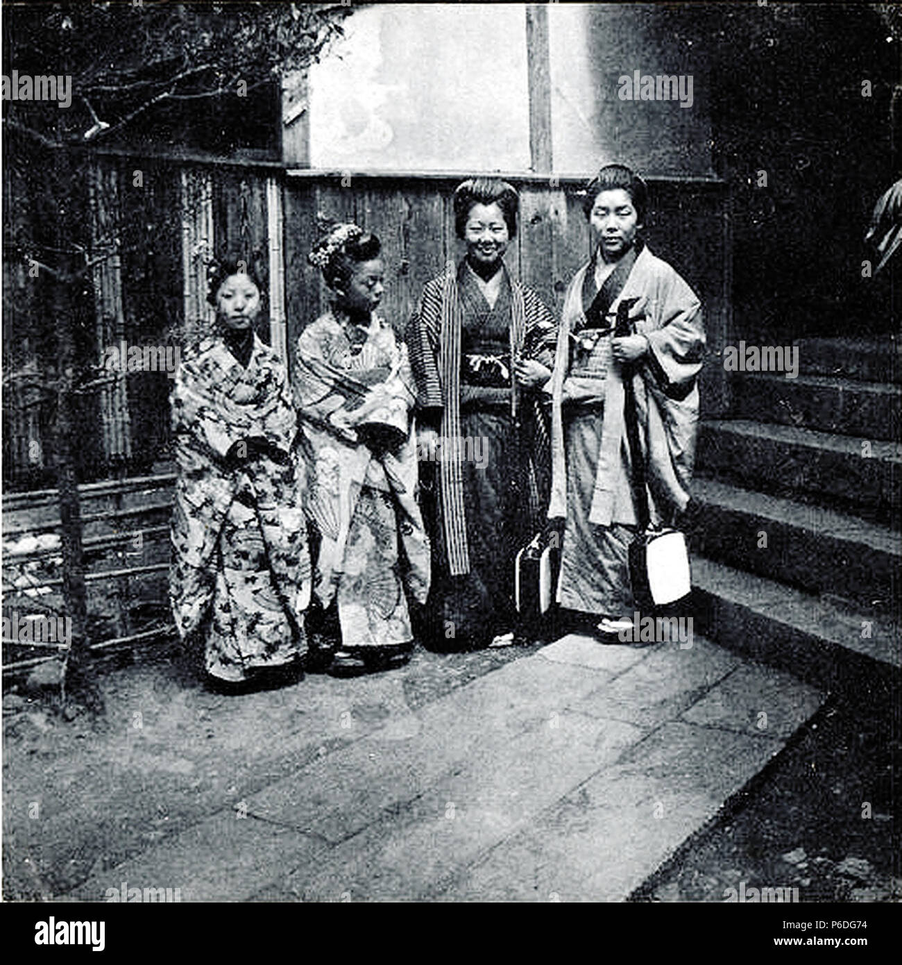 . English: Group of Japanese women in Nagasaki, Japan, ca. 1899 ...