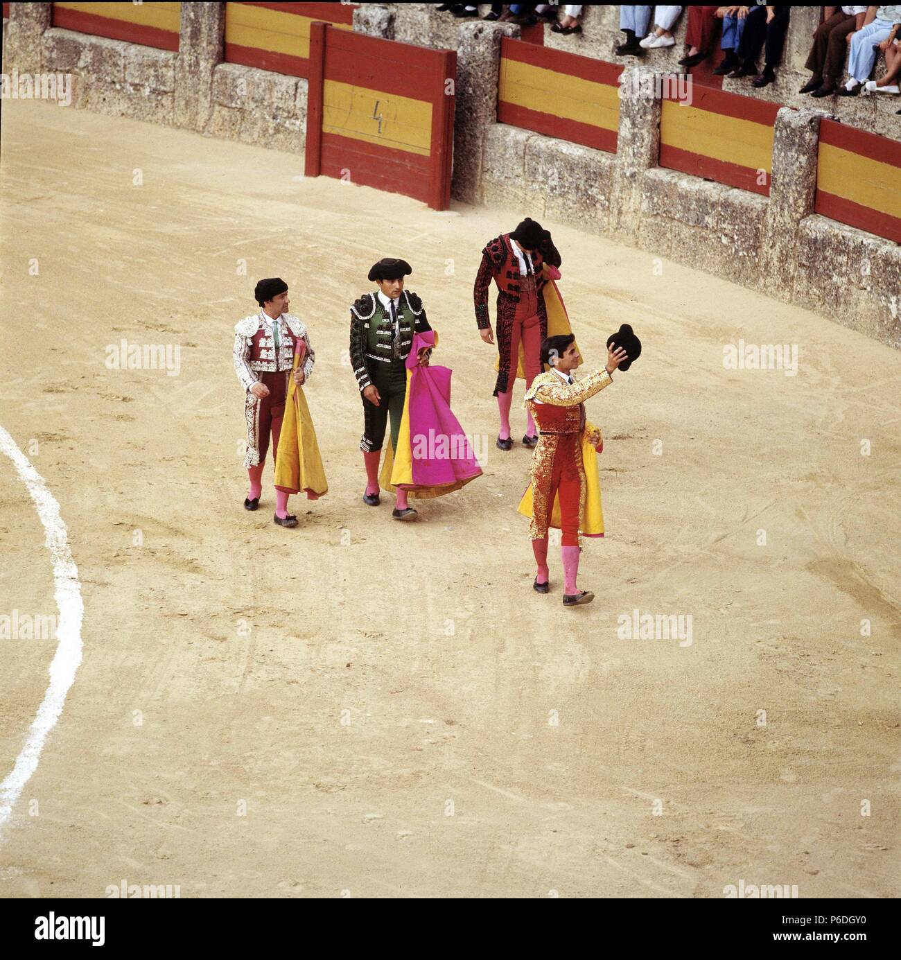 RIVERA ORDOÑEZ , FRANCISCO. MATADOR DE TOROS ESPAÑOL. MADRID. VUELTA AL ...