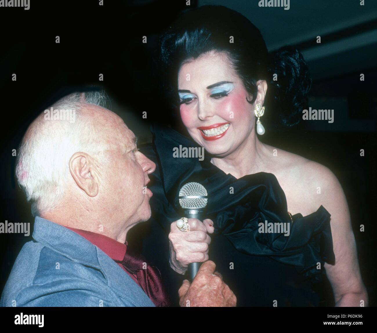 Mickey rooney 1982 hi-res stock photography and images - Alamy