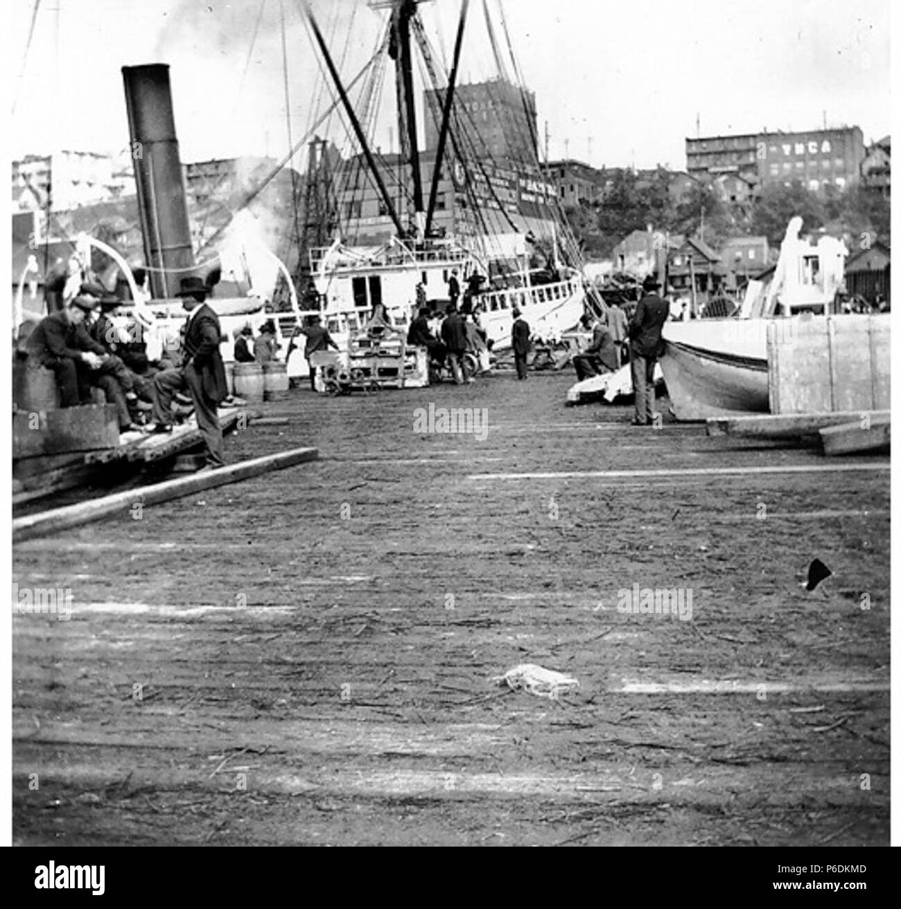 Log loading Black and White Stock Photos & Images - Alamy