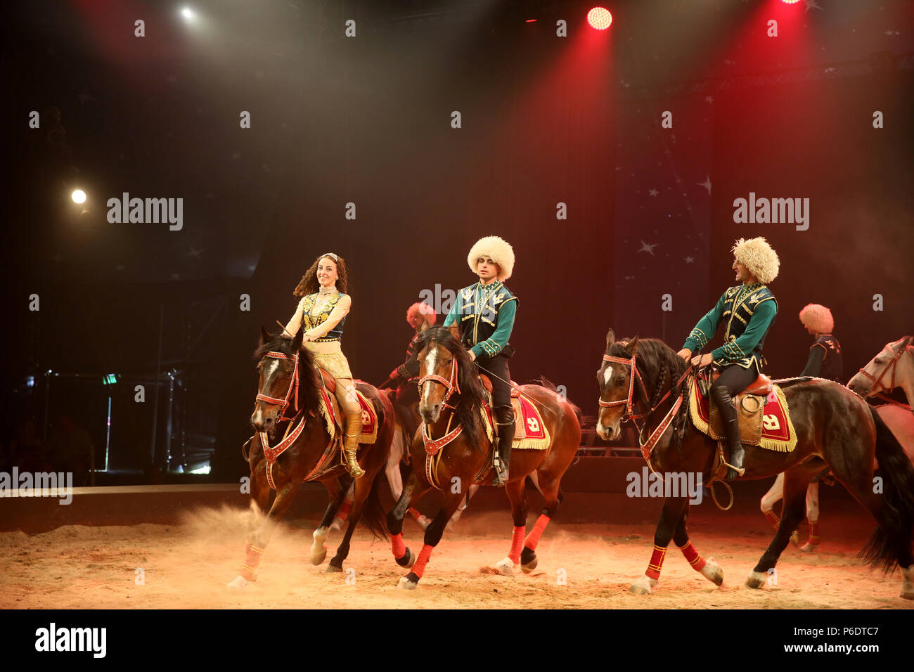 Dancing horse theatre show hi-res stock photography and images - Alamy
