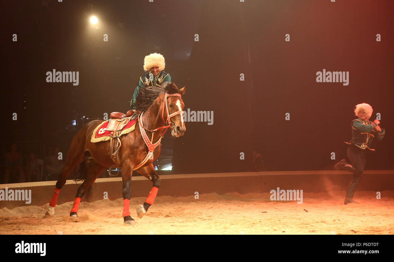Dancing horse theatre show hi-res stock photography and images - Alamy