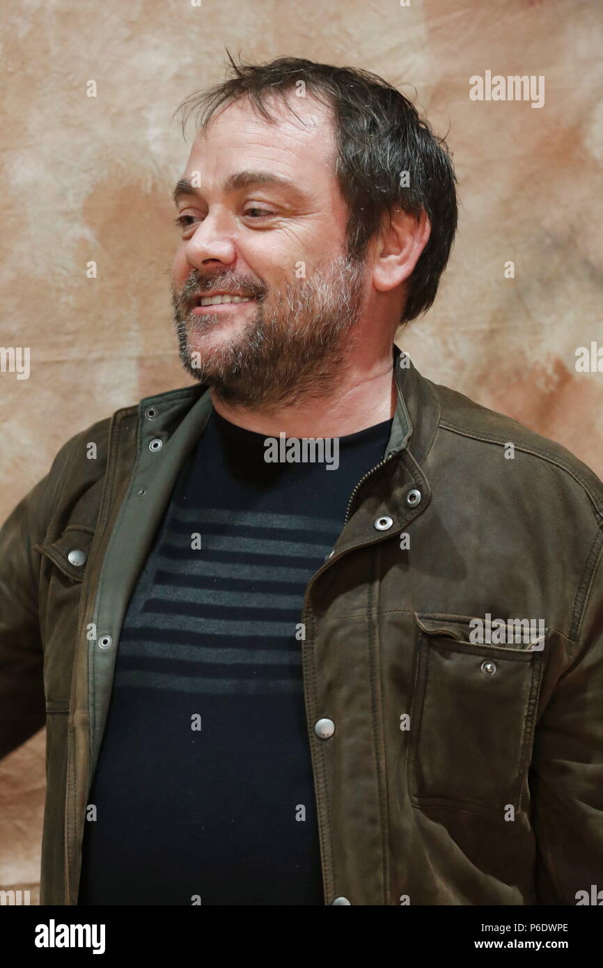 Actors Mischa Collins and Mark Sheppard from the TV series gSupernatual ...