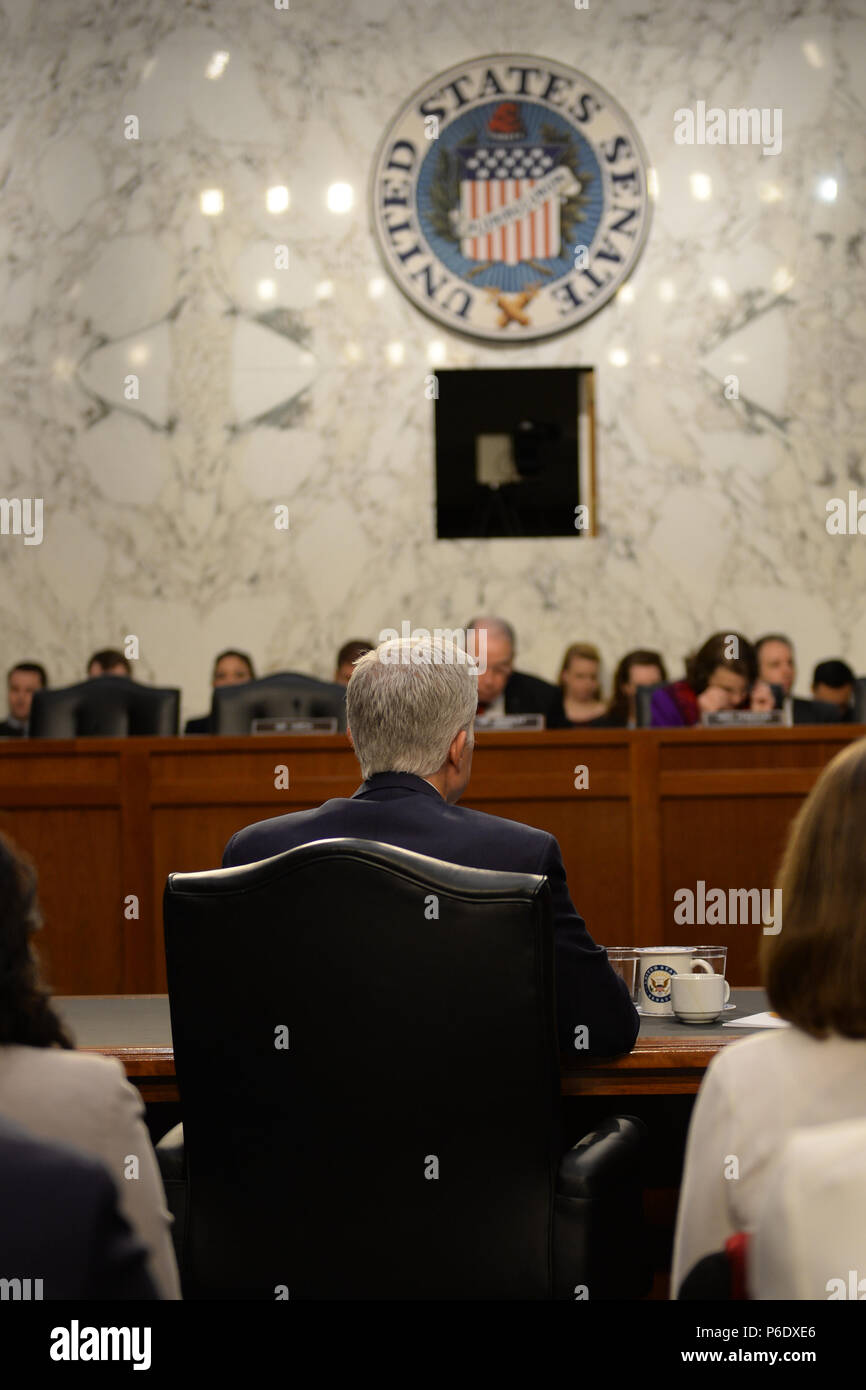 U s supreme court judge courtroom hi-res stock photography and images ...