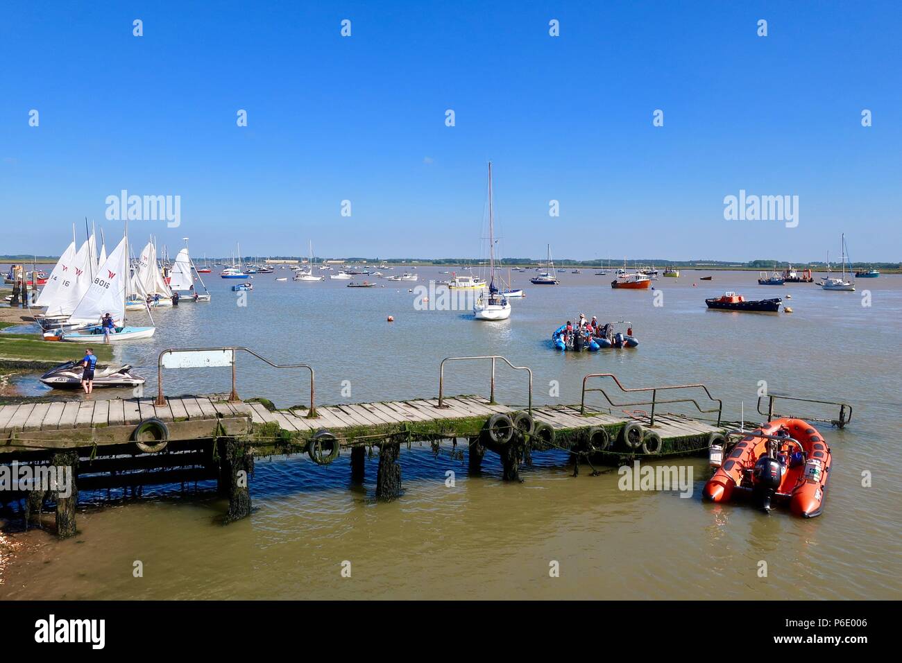 Wayfarer dinghy race setting off on a hot sunny summer morning at ...