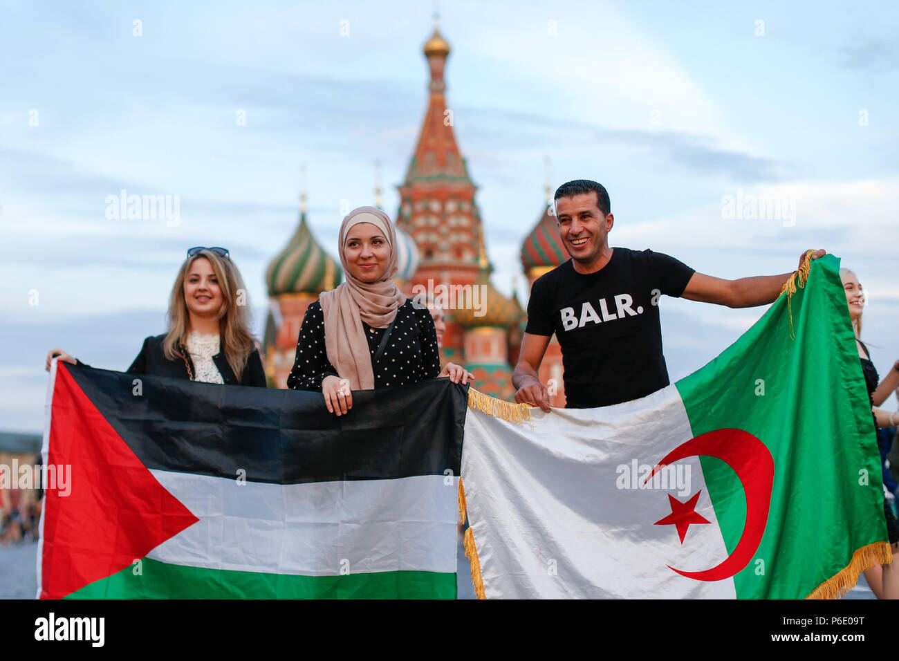 MOSCOU, MO - 29.06.2018: GENERAL PICTURES MOSCOW 2018 - Female Muslims ...