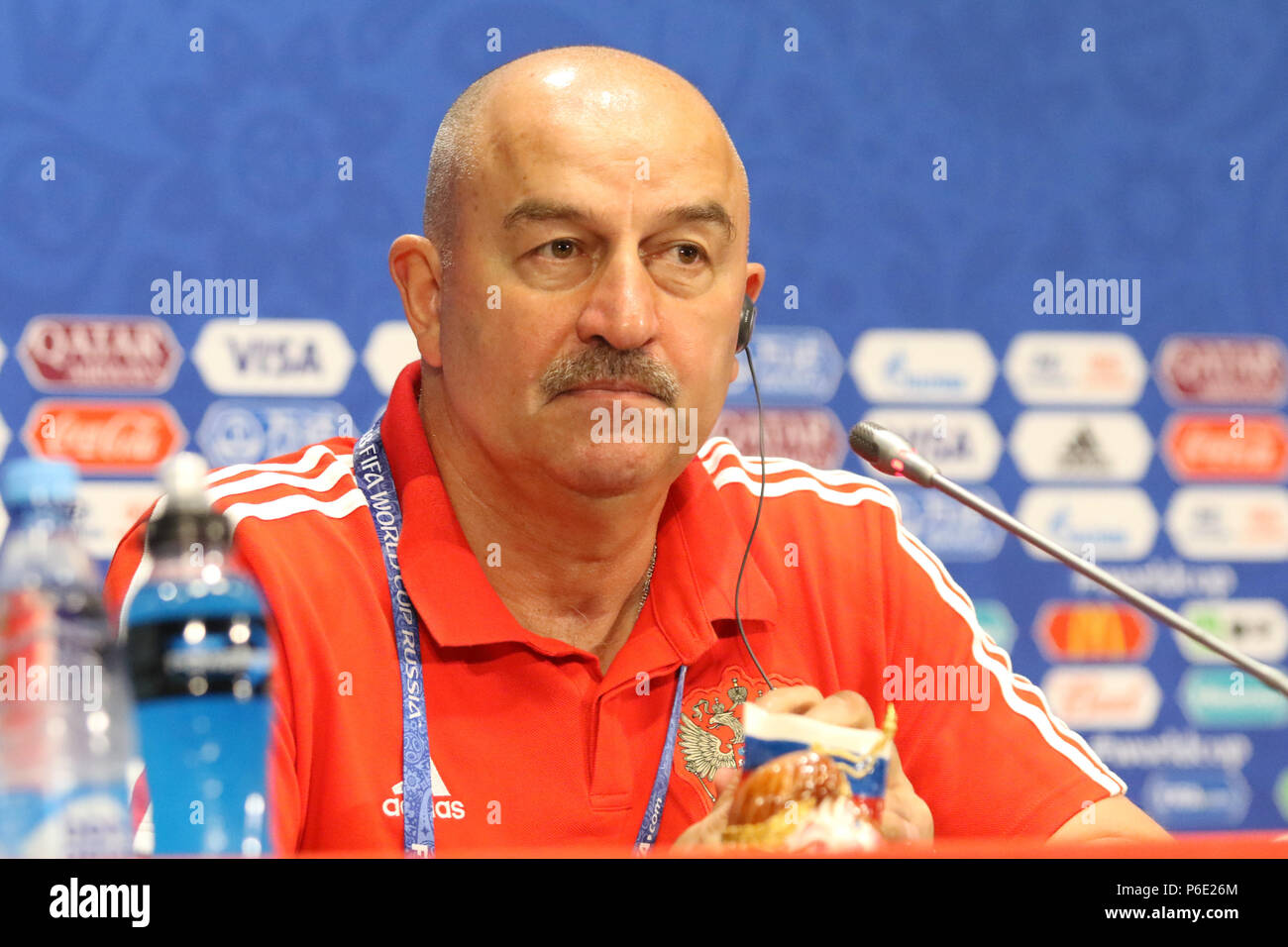 Russia manager stanislav cherchesov hi-res stock photography and images ...