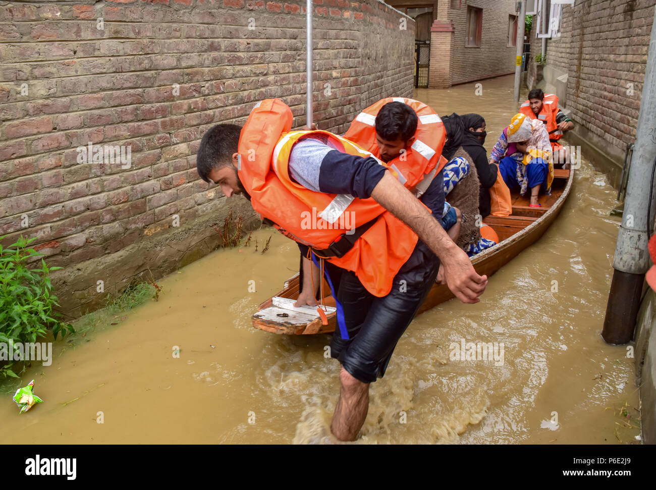 Flood response team hi-res stock photography and images - Alamy