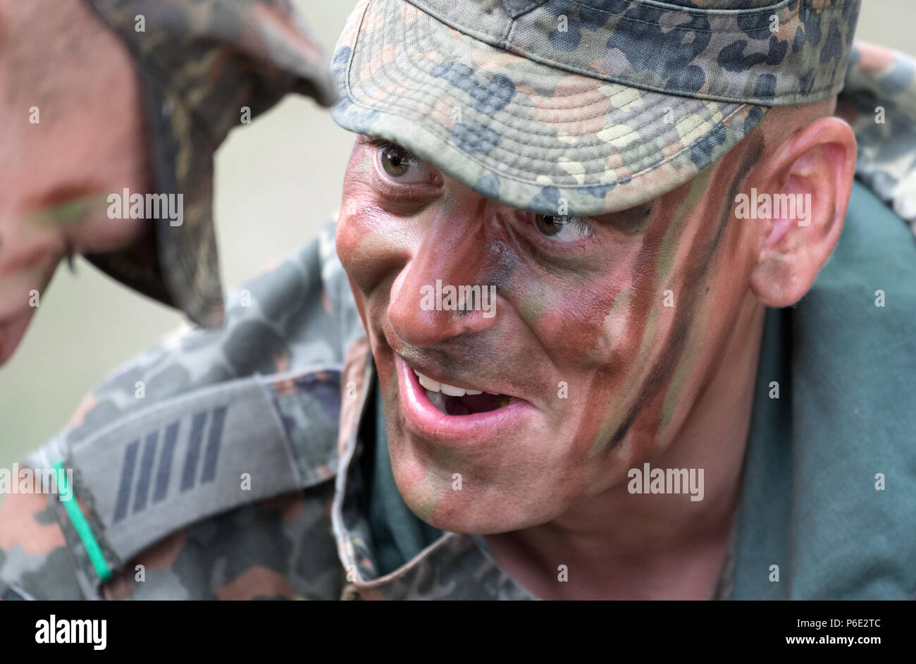 Berlin, Germany. 30th June, 2018. Soldiers of the Bundeswehr present ...