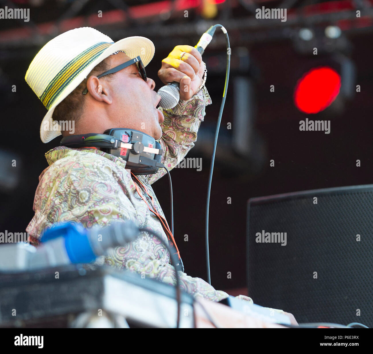 Craig charles coronation street hi-res stock photography and images - Alamy