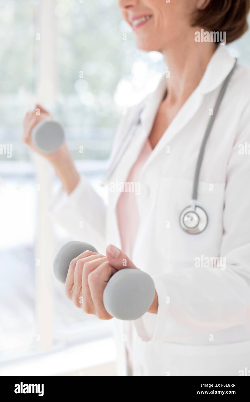 Female weights hi-res stock photography and images - Alamy