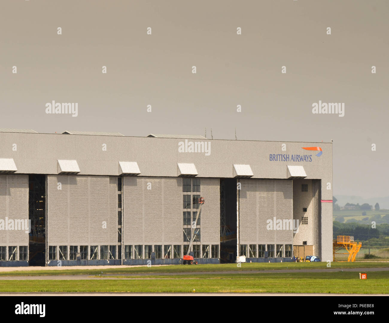 British airways ba aircraft hangar hi-res stock photography and images ...