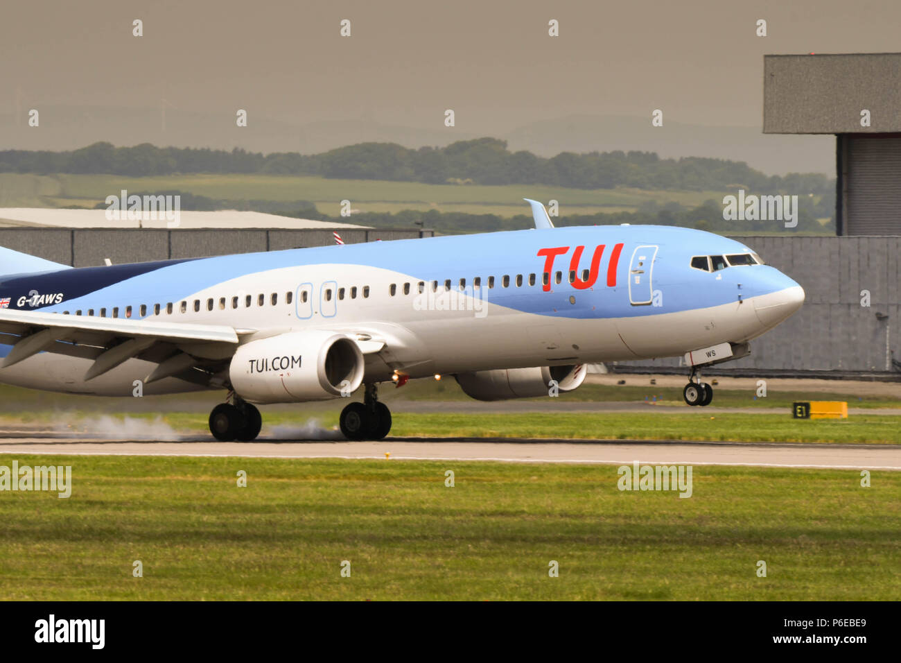Tui boeing landing hi-res stock photography and images - Alamy