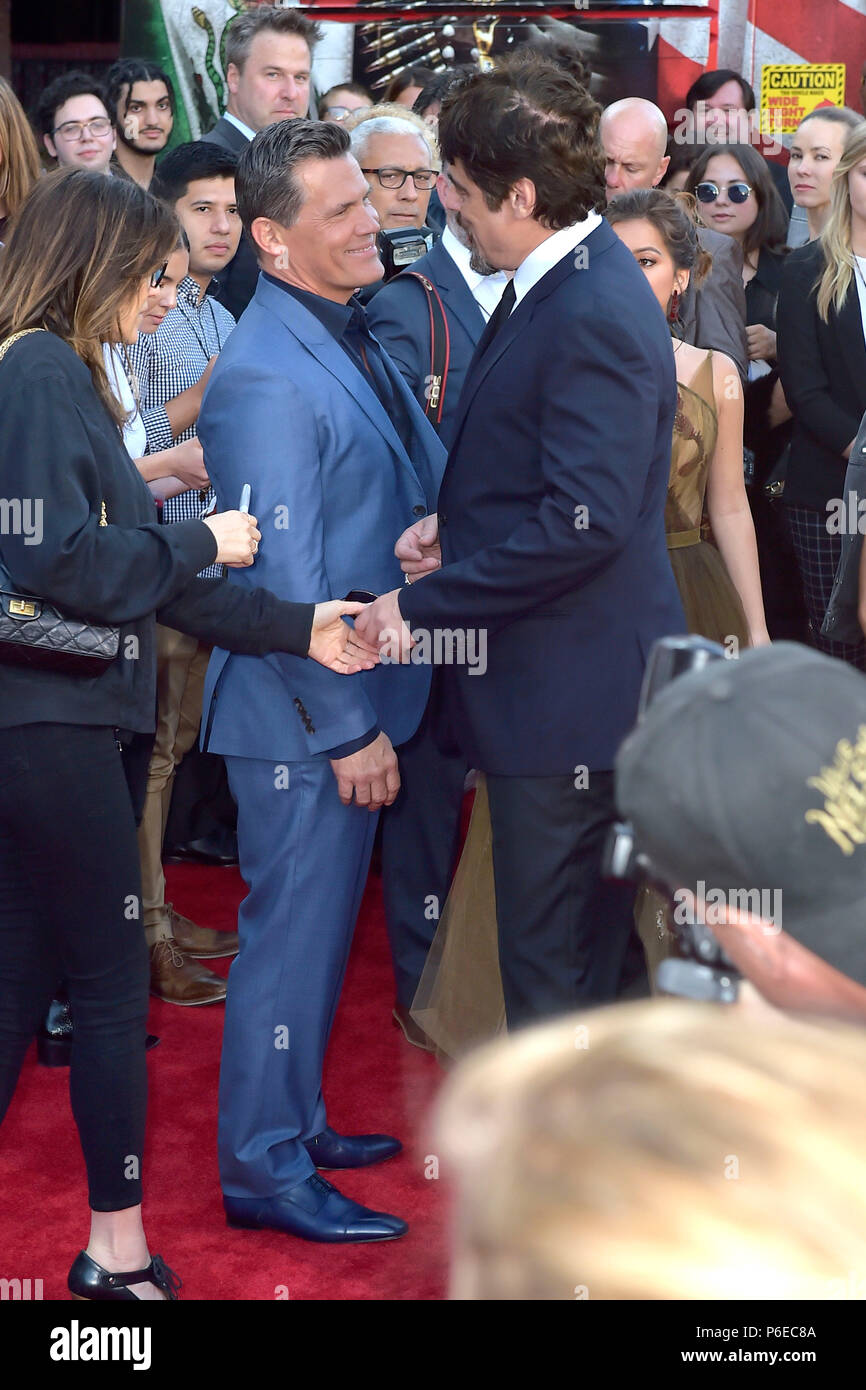 Benicio Del Toro Josh Brolin High Resolution Stock Photography and ...