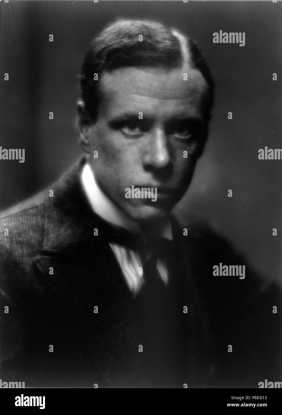 English: Lewis-Sinclair-LOC Español: Fotografía del escritor ...