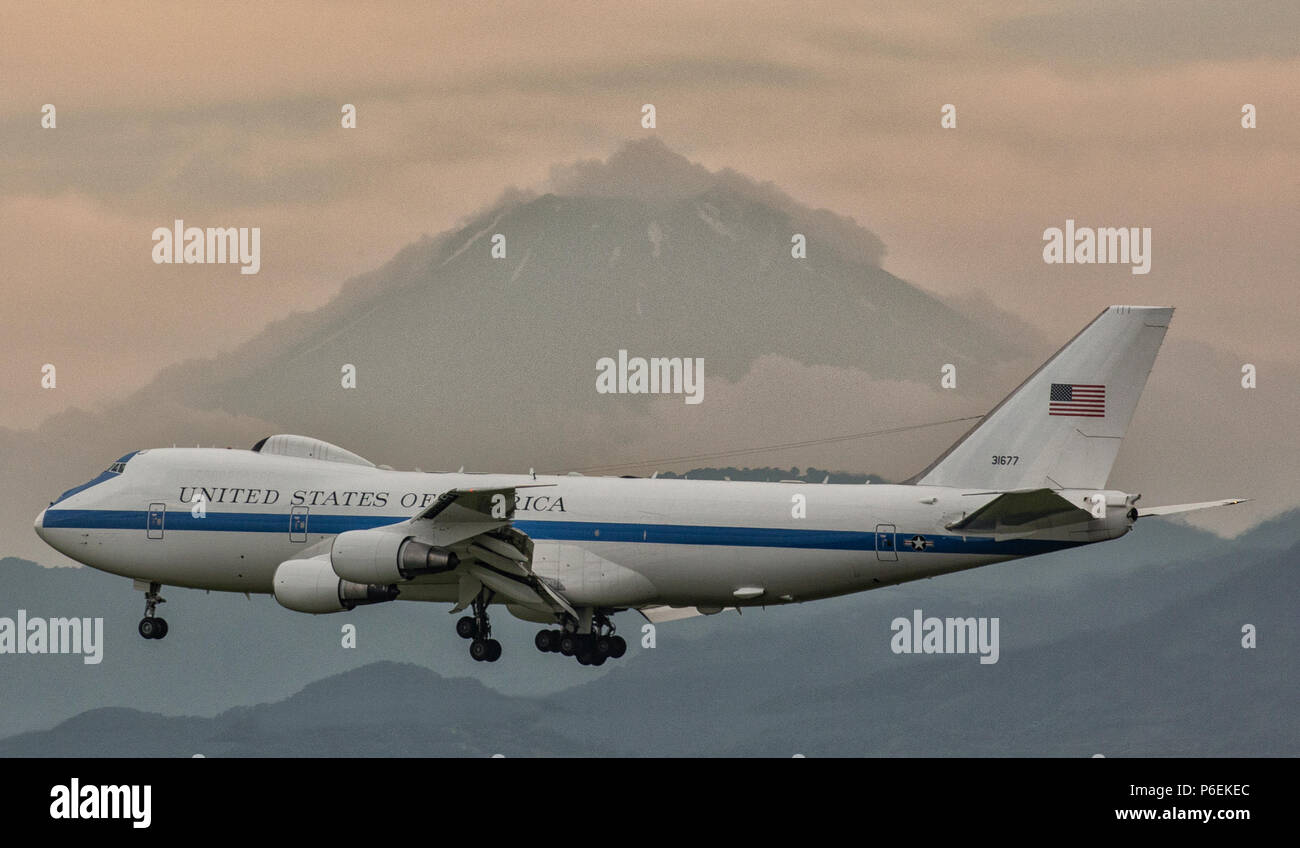 E 4b aircraft hi-res stock photography and images - Alamy