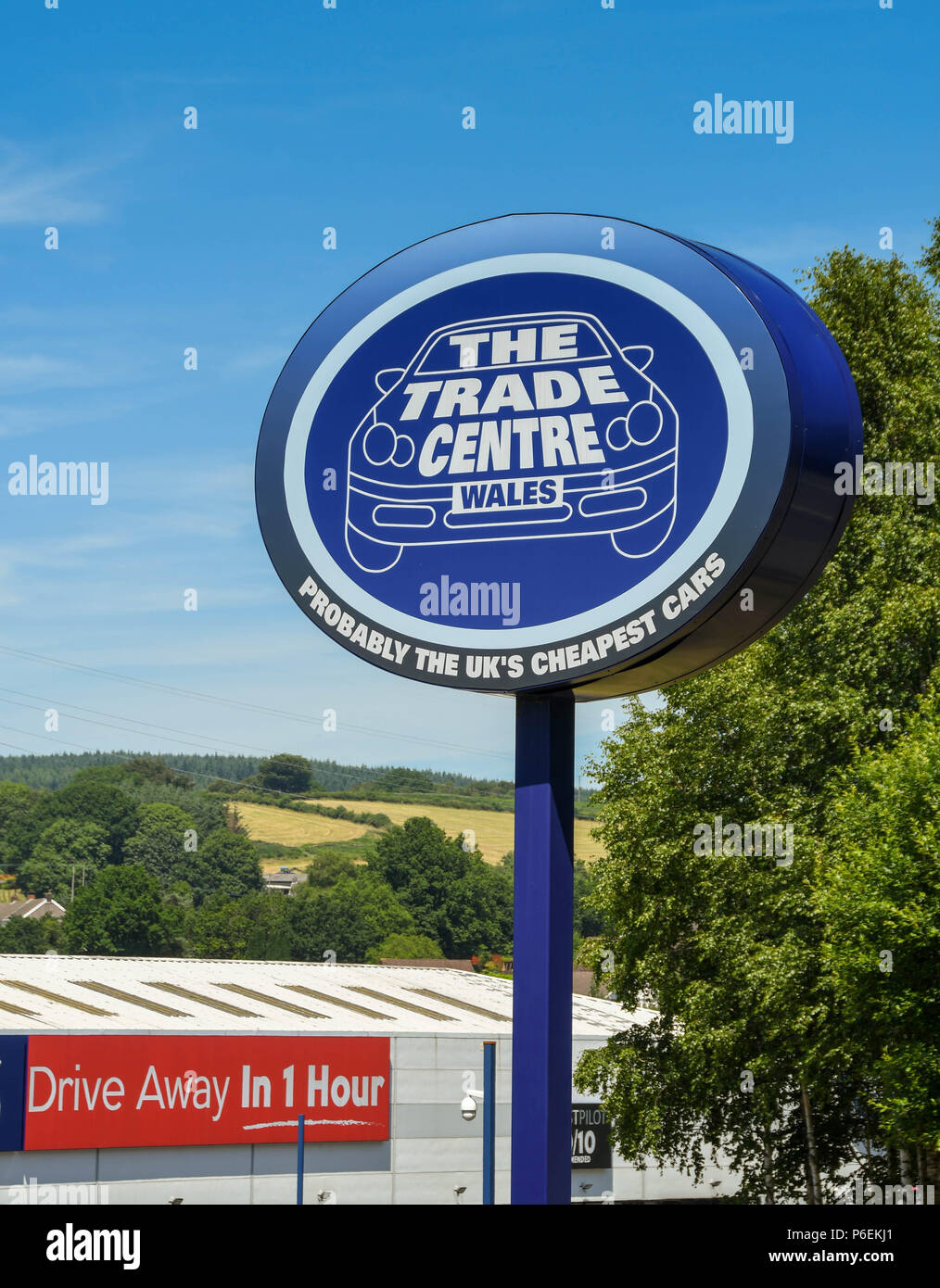 Large sign hi-res stock photography and images - Alamy