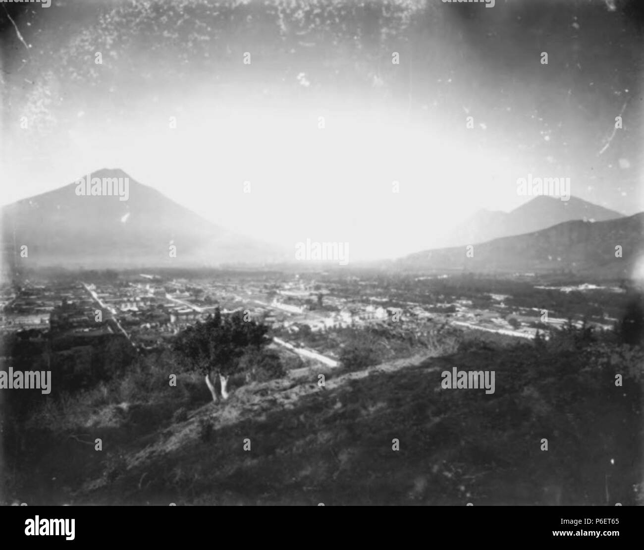 Español: Antigua Guatemala, Volcán de Fuego, Volcán de Agua y Volcáb ...