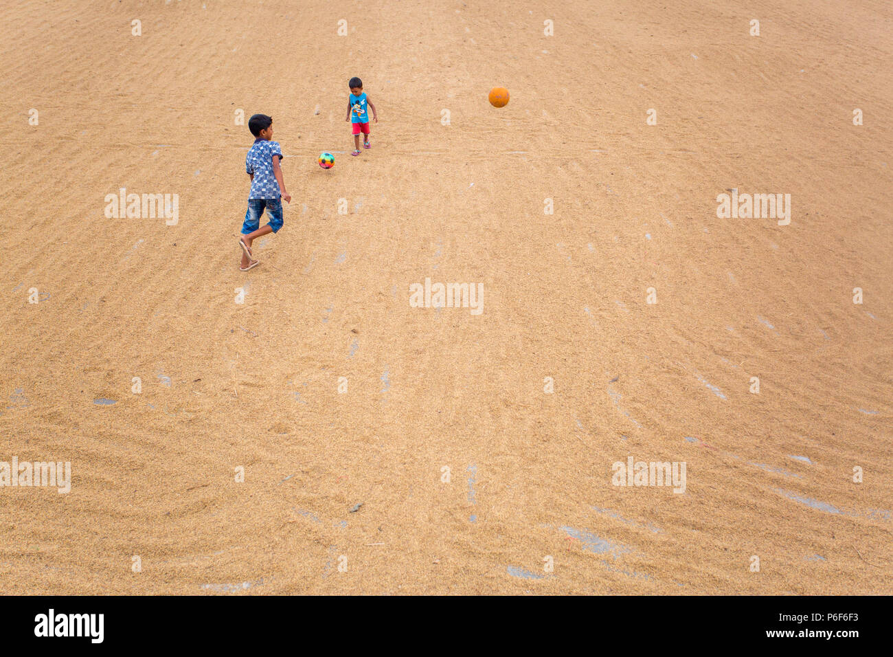 Indian rural children playing farm hi-res stock photography and images ...