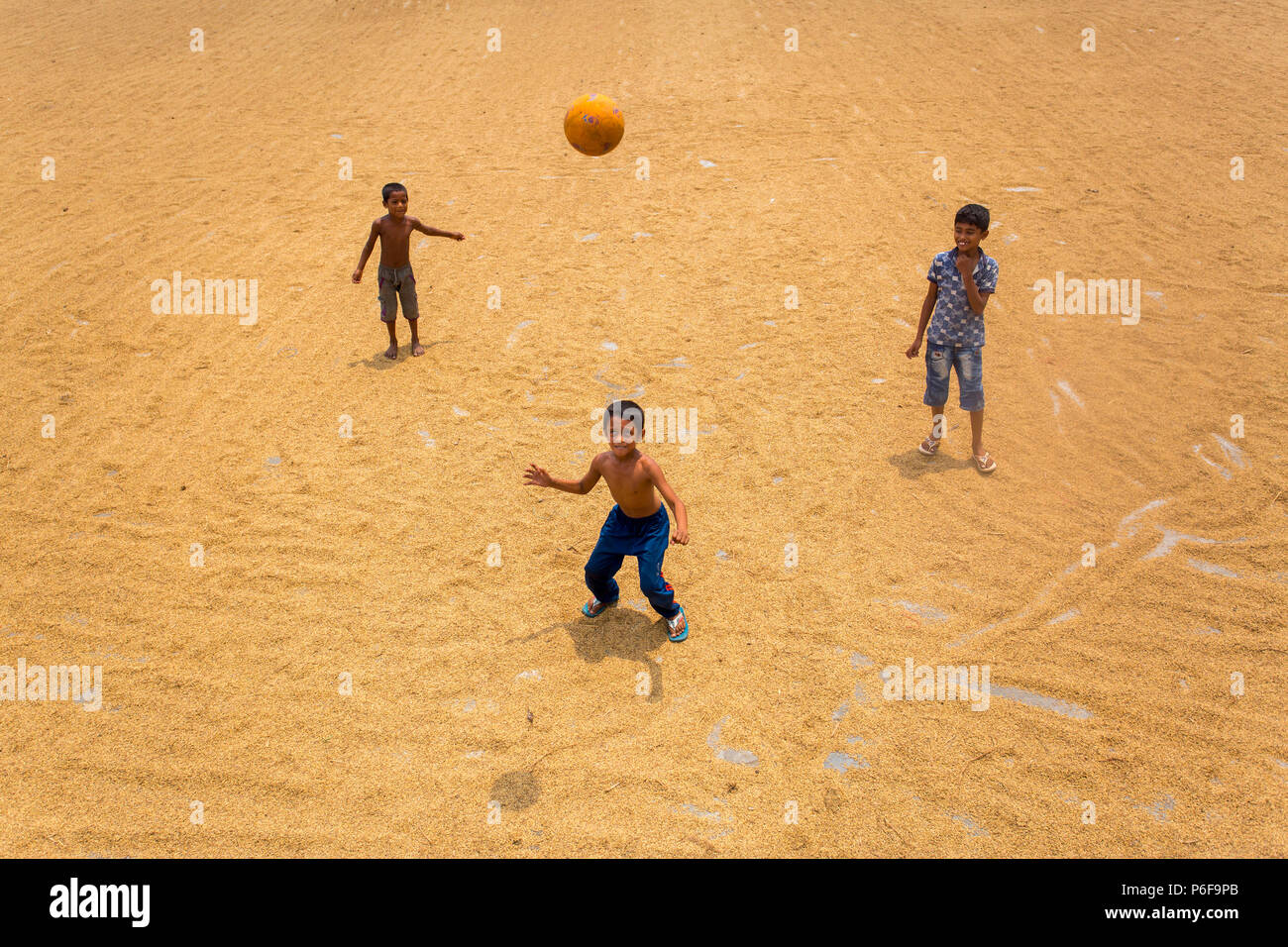 Indian children playing in rain hi-res stock photography and images - Alamy
