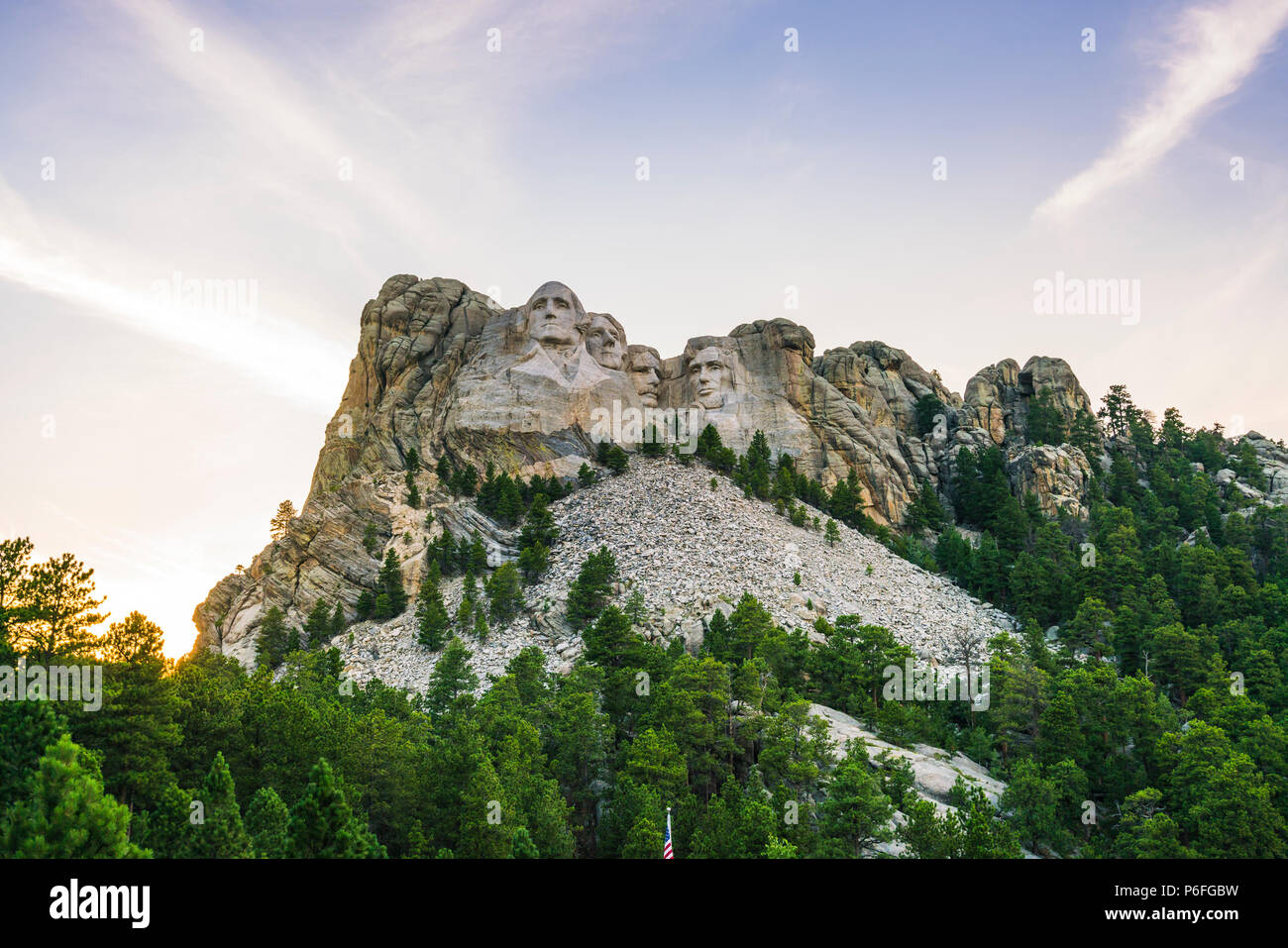mount Rushmore natonal memorial at sunset Stock Photo - Alamy