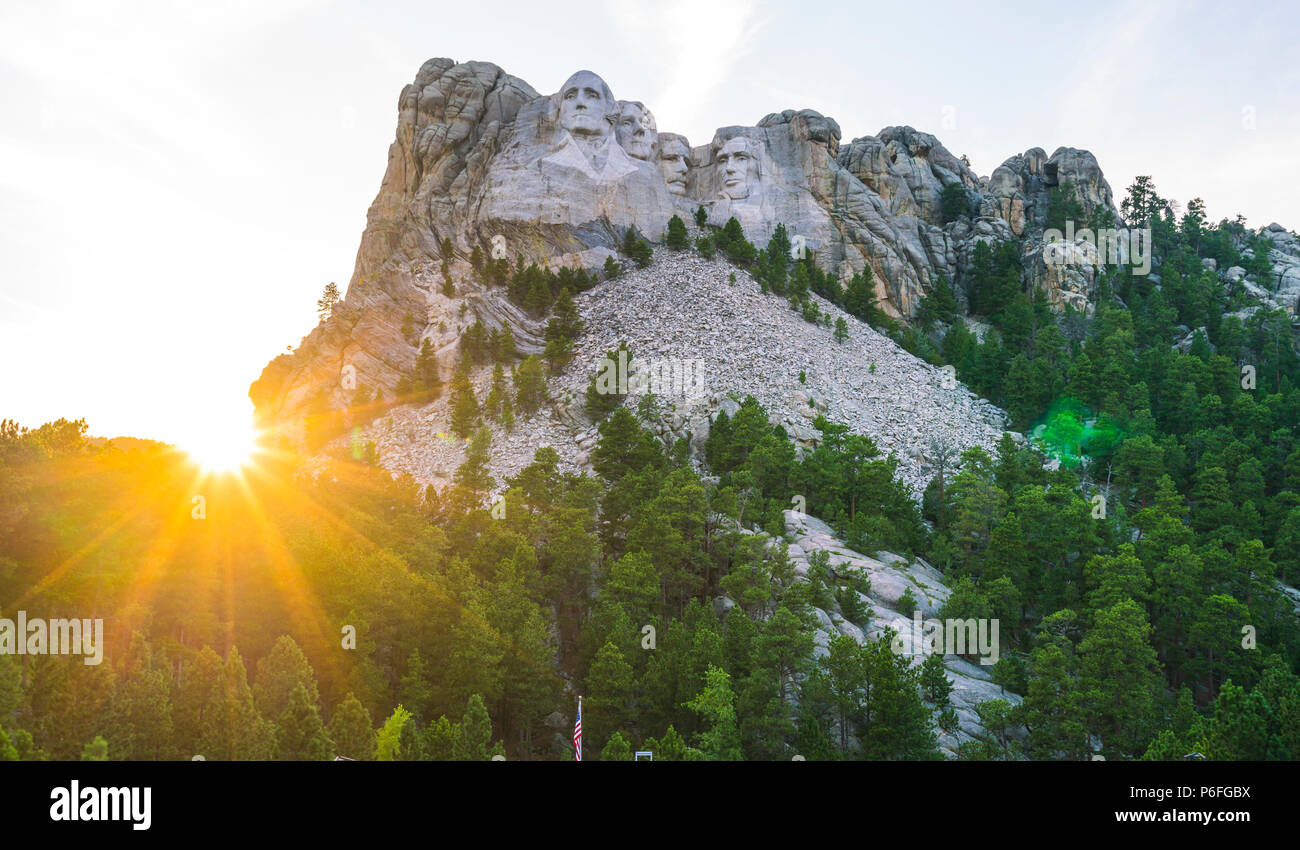 mount Rushmore natonal memorial at sunset Stock Photo - Alamy