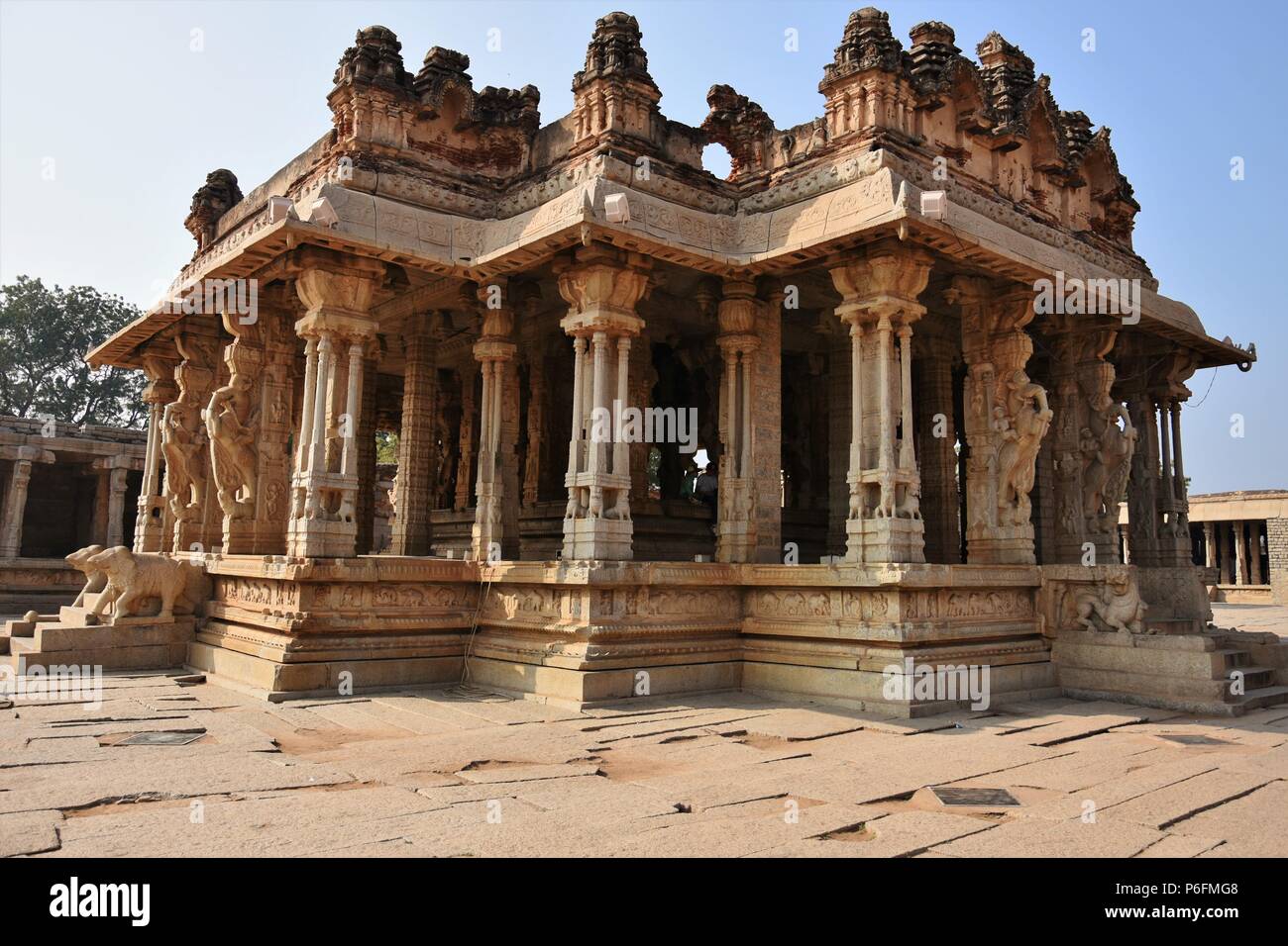 Utsava Mandapa or Ranga Mandapa of Vijay Vitthala temple, Hampi ...