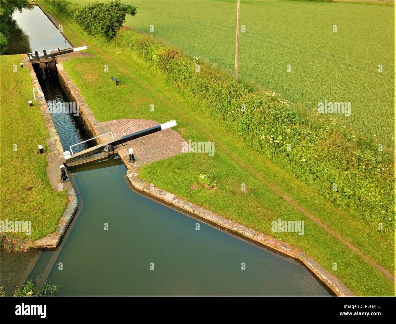 Uk canal lock boat from above hi-res stock photography and images - Alamy