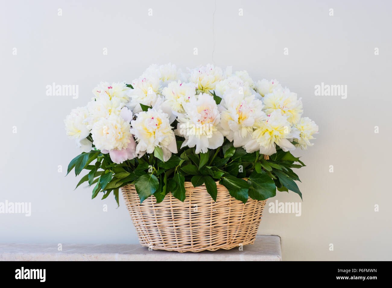 Busket flower hi-res stock photography and images - Alamy