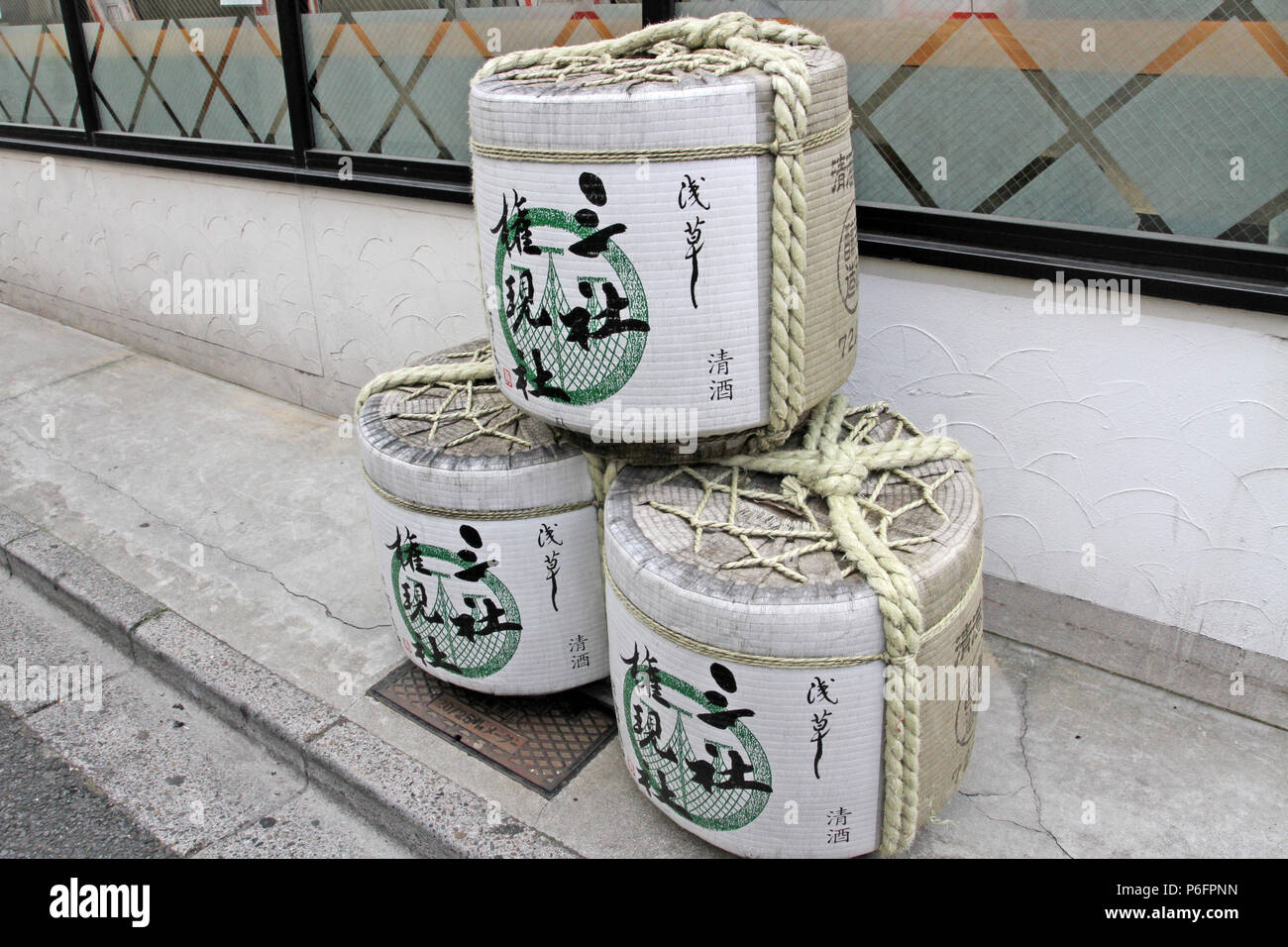 Sake cask barrel hi-res stock photography and images - Alamy