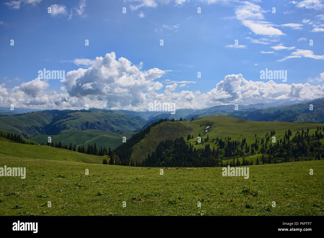 China xinjiang tianshan mountains hi-res stock photography and images ...