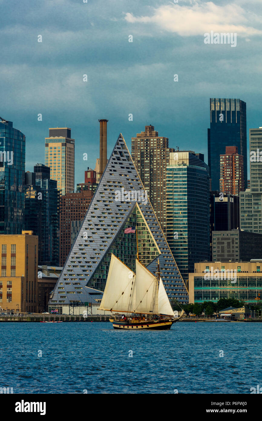 Via 57 sailing hi-res stock photography and images - Alamy