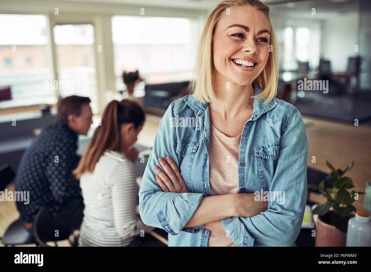Female coworkers laughing hi-res stock photography and images - Alamy