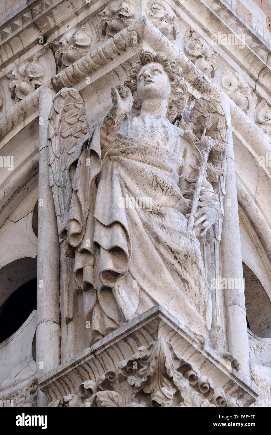 Sculpture of Archangel Gabriel, detail of the Doge Palace, St. Mark ...