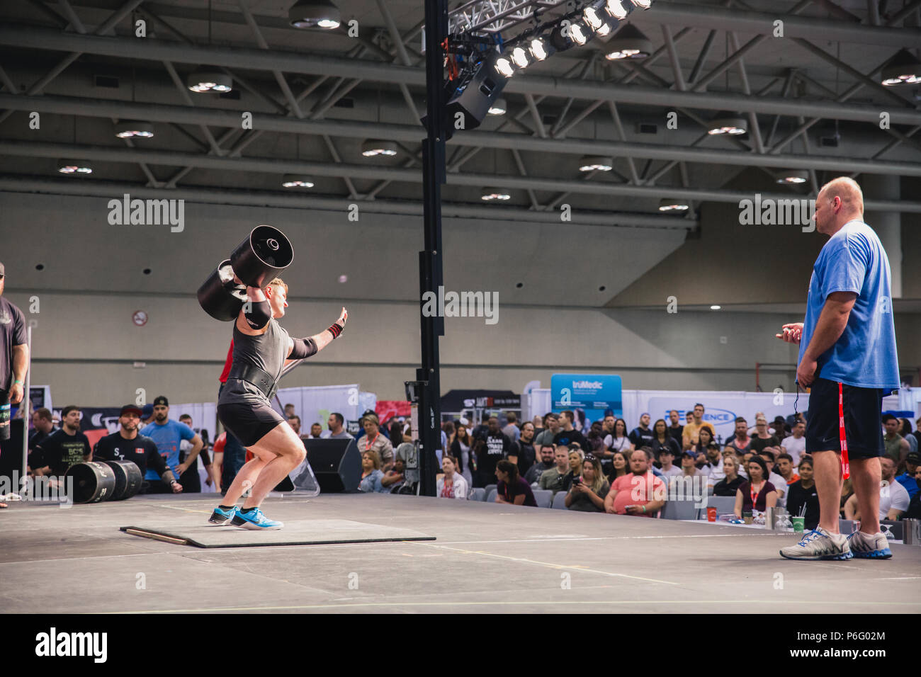 public fitness competition man lifting weight Stock Photo - Alamy