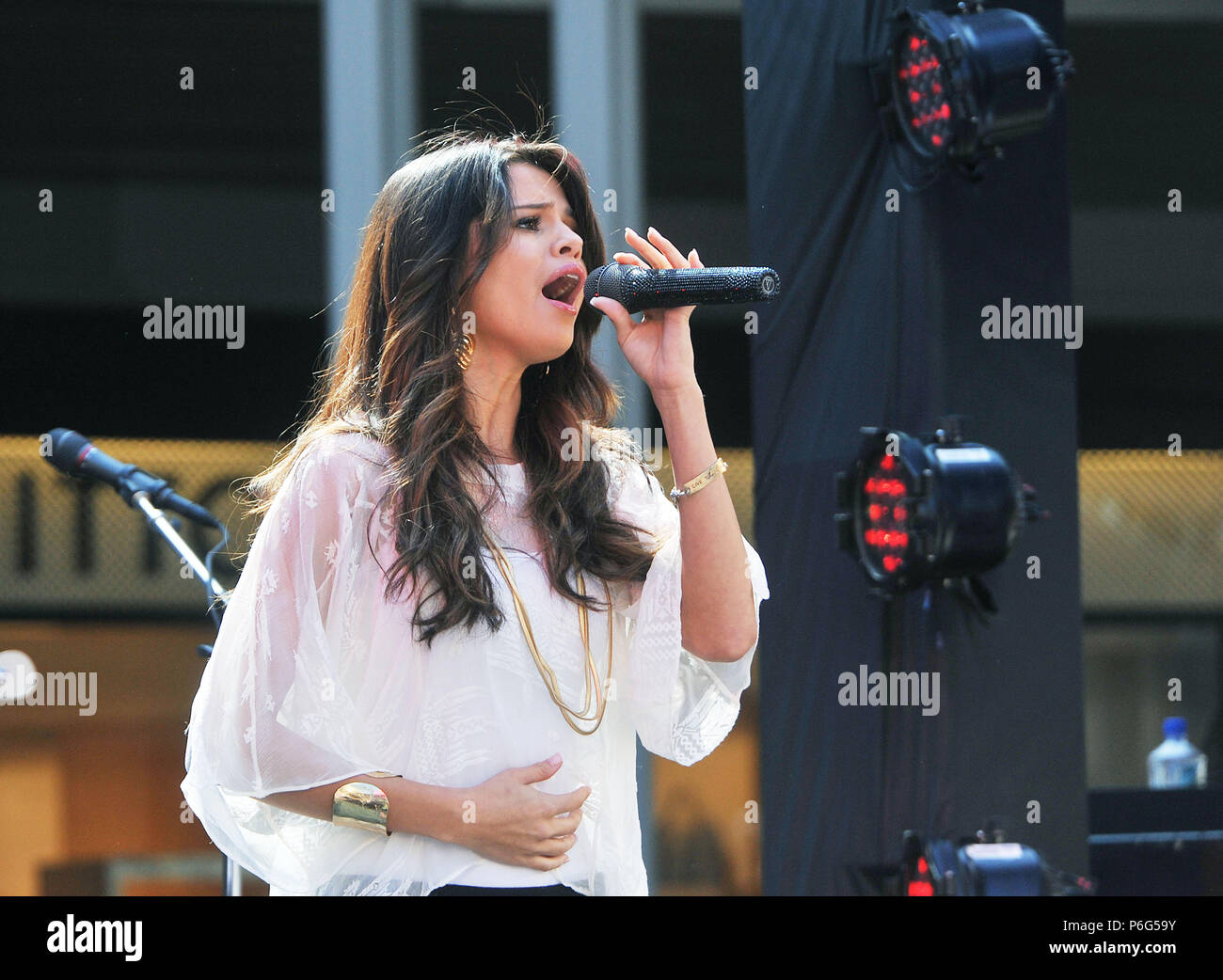 Selena gomez _28 red carpet event hi-res stock photography and images ...